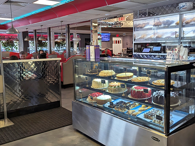 That dessert case isn't displaying cakes&mdash;it's exhibiting edible art that's been tempting willpower since Nixon was president.