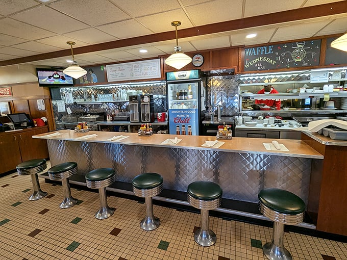 The counter seats&mdash;where solo diners become regulars, and regulars become family. Notice how each stool practically beckons you by name.