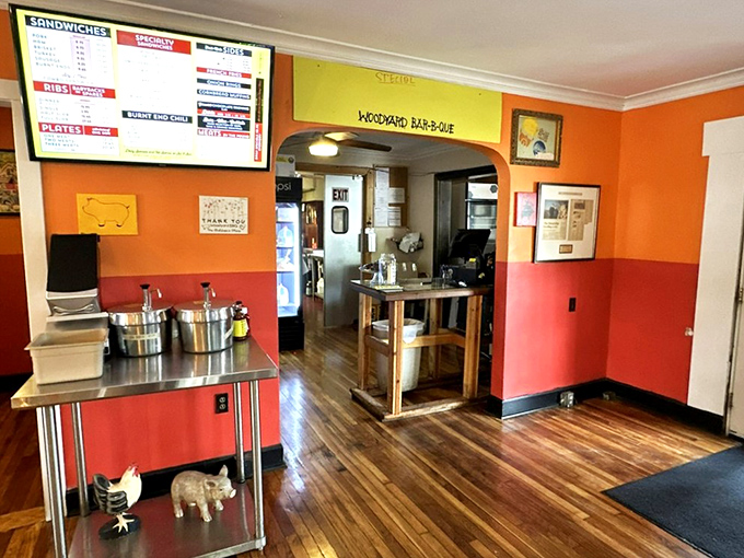 The orange and red walls aren't just decorative&mdash;they're preparing your eyes for the fiery delights about to grace your taste buds.