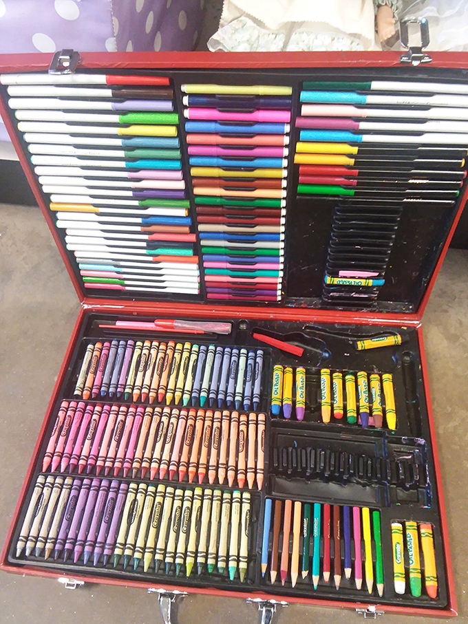 This pristine art case contains more creative potential than a blank canvas &ndash; childhood nostalgia with all crayons accounted for!