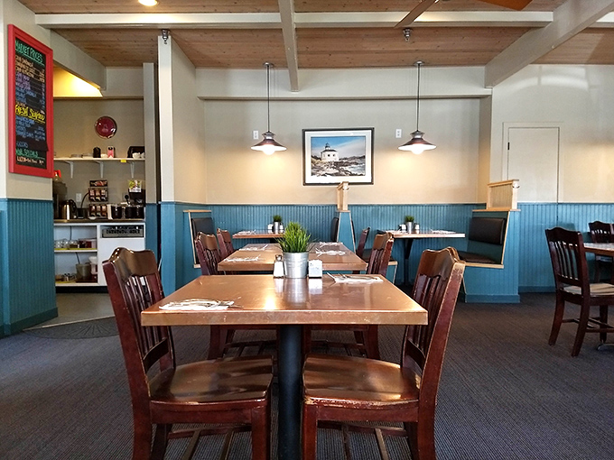 Kitchen-side seating for those who like dinner and a show &ndash; minus the two-drink minimum.