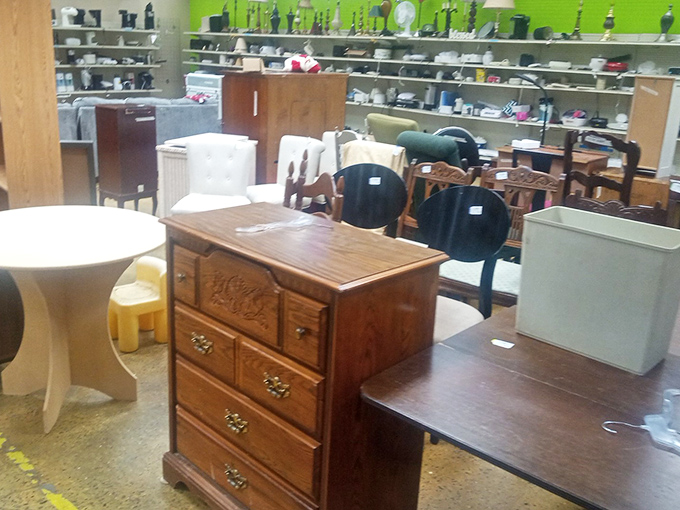 Furniture mixing and mingling like a dinner party where no one matches but everyone's having an excellent time.