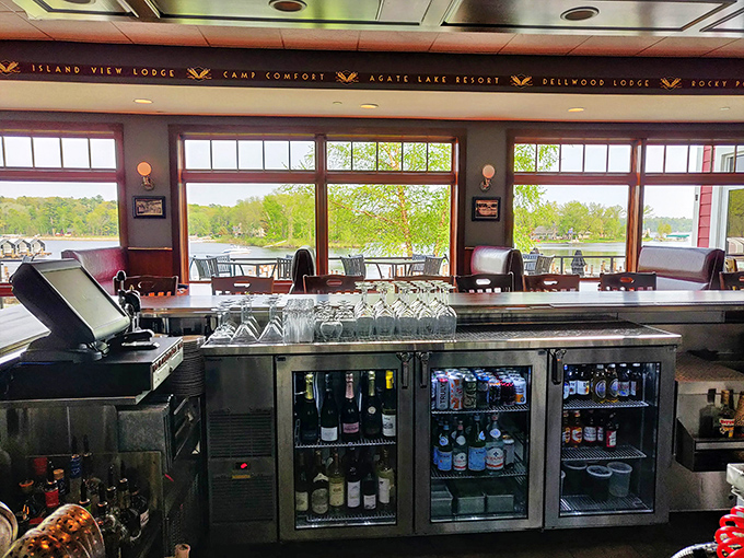 The well-stocked bar promises liquid courage for first dates and celebration toasts for anniversaries&mdash;sometimes at the same table.