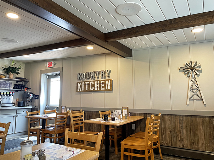 Farm-inspired d&eacute;cor with that windmill accent piece says "yes, we understand that good food begins in the fields." Pure Pennsylvania charm.