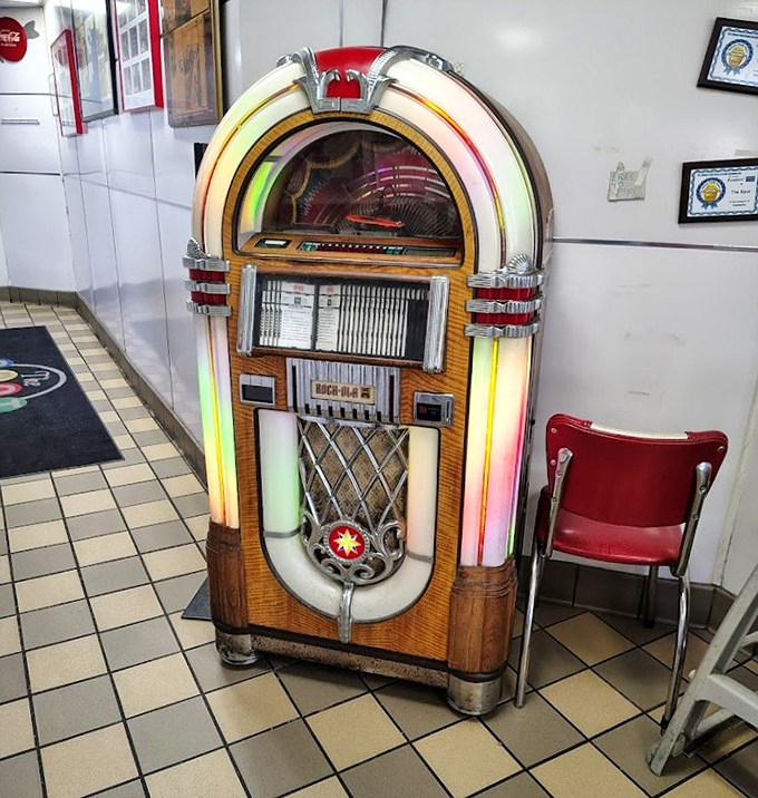 That jukebox isn't decorative &ndash; it's a time machine that pairs perfectly with your slice of pie. Buddy Holly and buttermilk &ndash; name a better duo.