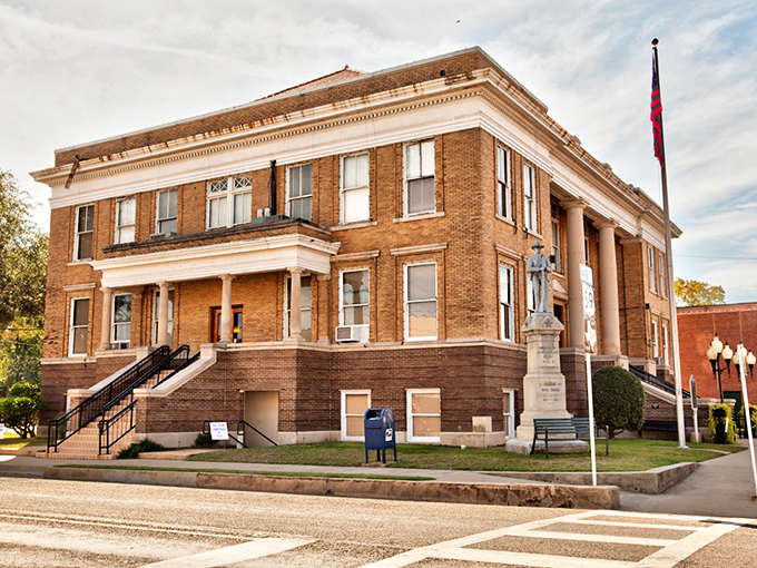 The Marion County Courthouse stands proud as the town's architectural heavyweight &ndash; where justice has been dispensed with varying degrees of mercy since horse-and-buggy days.