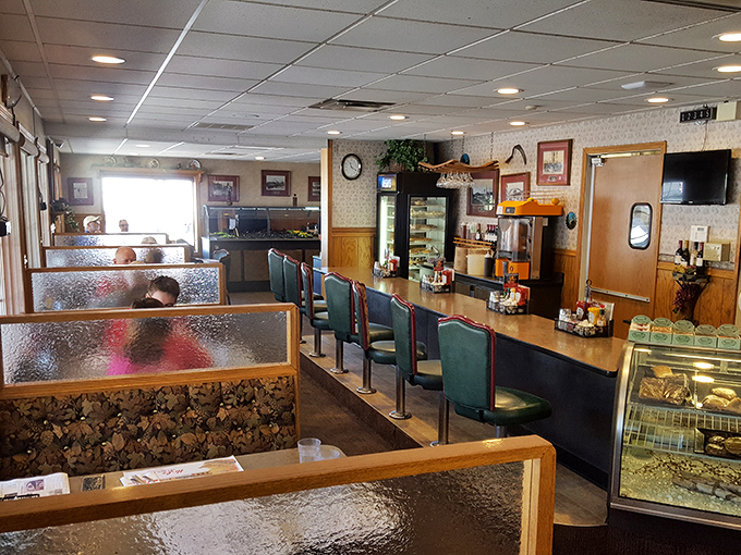 The dining counter&mdash;where strangers become friends over coffee refills and where the waitstaff remembers how you like your eggs.