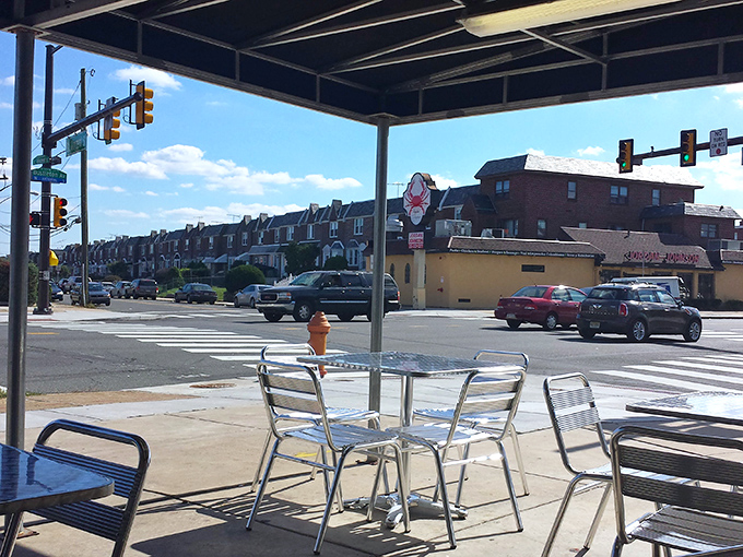 Al fresco dining, Philly-style&mdash;where the soundtrack of city traffic somehow makes your sandwich taste even more authentically urban.