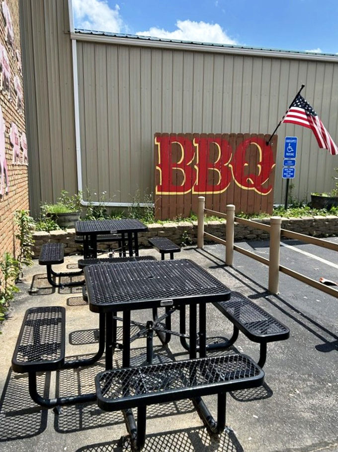 Outdoor seating where the BBQ aroma mingles with fresh air&mdash;nature's dining room with a side of smoked meat perfume.