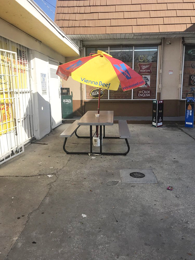 Al fresco dining, Chicago Paulie's style. That Vienna Beef umbrella provides shade while reminding you exactly what culinary territory you're in.