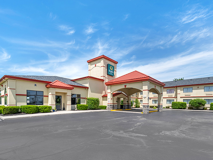 Visitors find comfortable accommodations without metropolitan price tags&mdash;leaving more vacation budget for actually vacationing.