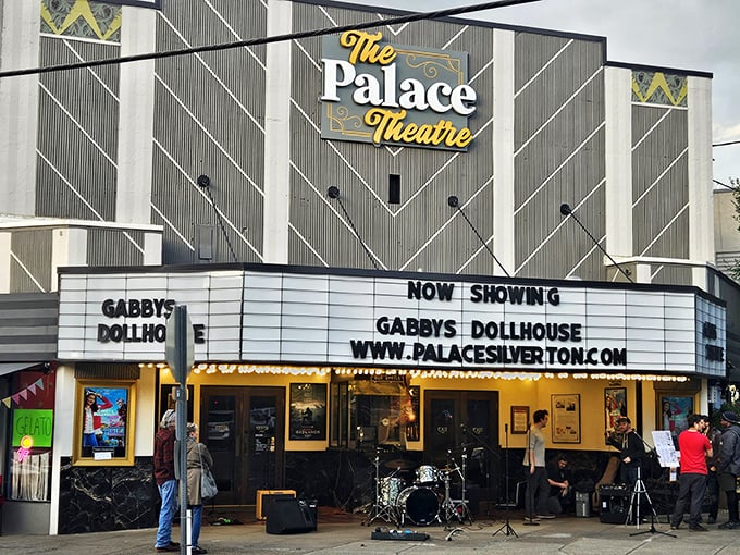 The Palace Theatre's marquee lights up downtown with the promise of entertainment the way movie-going used to be&mdash;an event, not just a way to kill time.