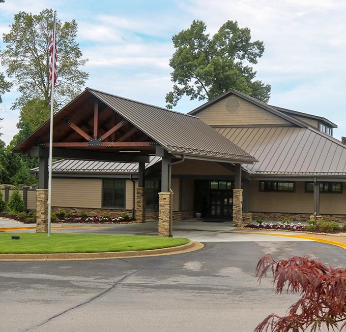 In the heart of Loudon, Toqua Bar & Grill blends small-town warmth with polished style. Clean lines, stone accents, and a splash of color from the Japanese maple make it a true local gem.