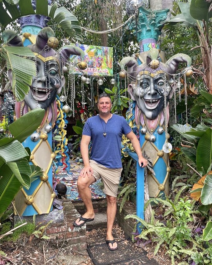 These carnival-like columns stand guard like the world's most cheerful security system. "Password? Just smile and you may enter."