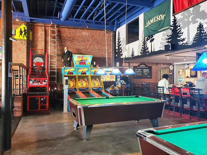 Not just dinner but entertainment too&mdash;pool tables and arcade games ensure you'll stay long after your plate is clean.