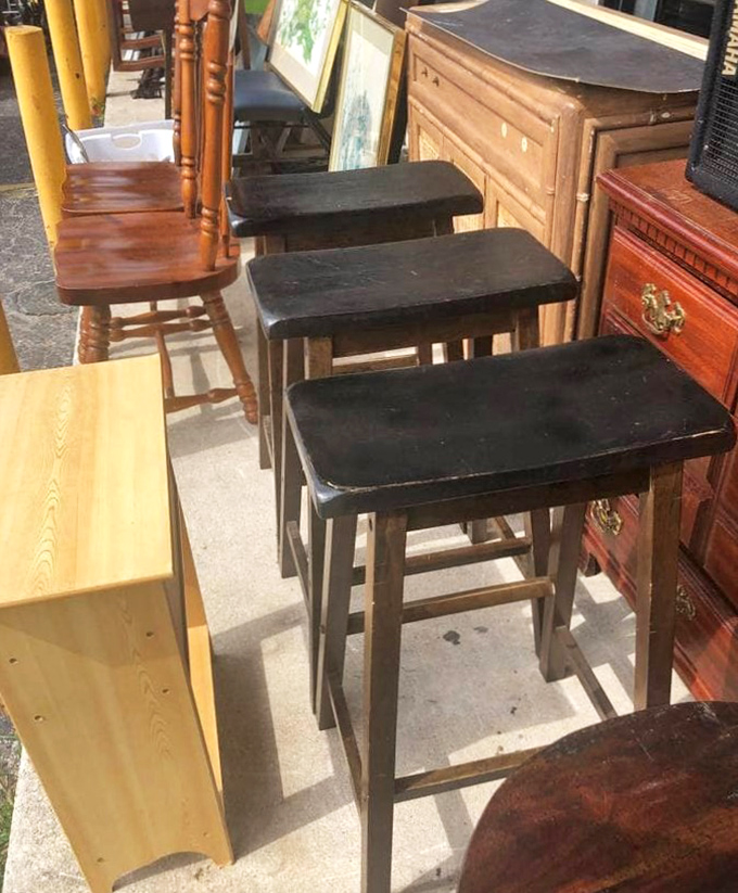 Bar stools lined up like eager candidates at a job interview: "Pick me! I promise to support you through countless breakfast smoothies and late-night snacks!"