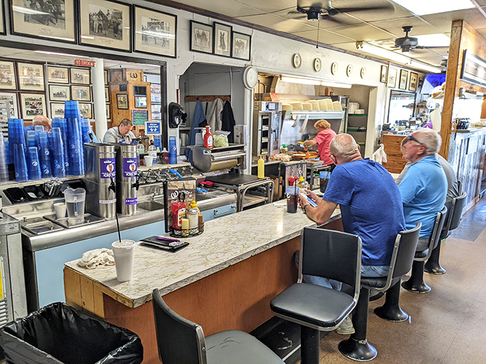 The counter seats &ndash; where solo diners become part of the Wagner's family and the best racing tips are exchanged over eggs and coffee.
