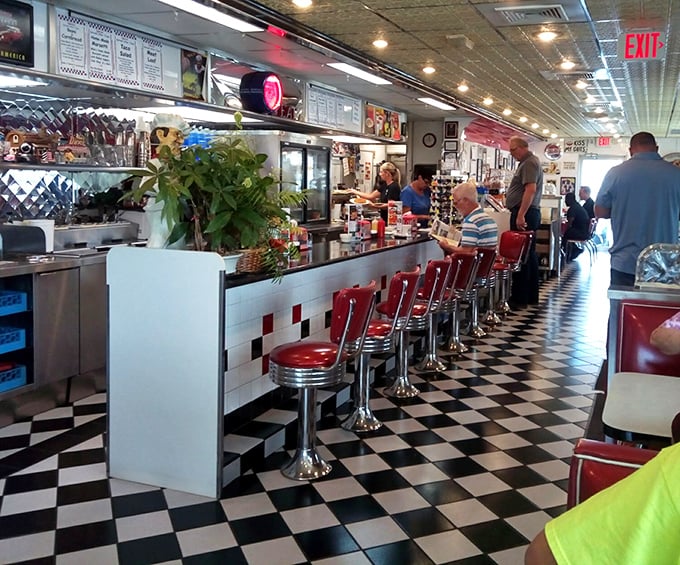 Counter seating: where solo diners become part of the diner family and regulars hold court like small-town royalty.