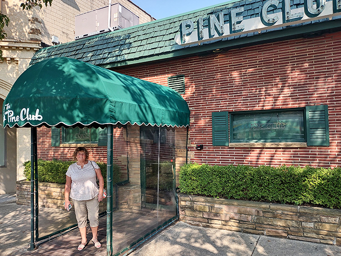 Where dining traditions remain gloriously unchanged, and every booth feels like the best seat in the house.