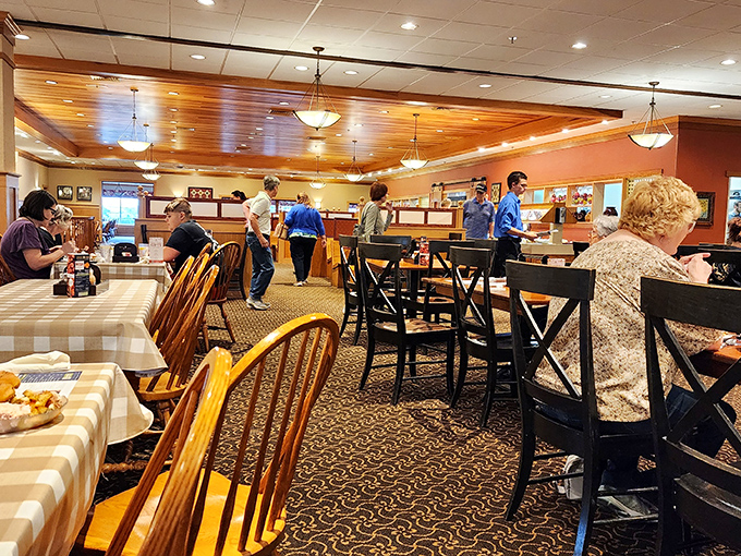 Fellow diners demonstrate the proper Dutch Valley technique: eat, chat, repeat until pants feel significantly tighter.