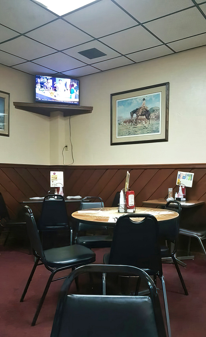 No-frills dining area where the focus stays squarely where it should be: on the food and good company.