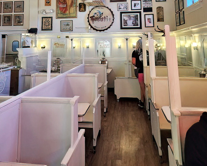 Booths designed for intimate conversations and serious eating. The narrow walkway has witnessed first dates that later became family traditions. 