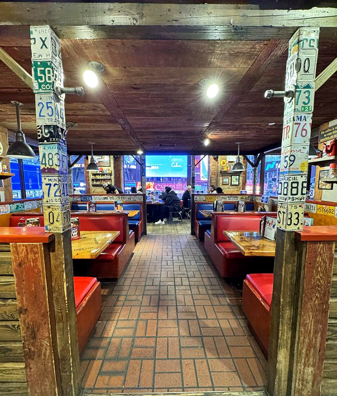 License plates from across America line the support columns, reminding you that good seafood is worth crossing state lines for.