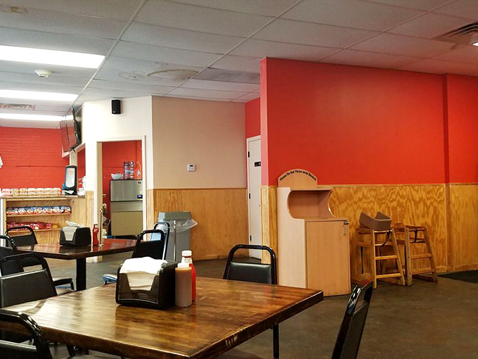 Simple surroundings let the food be the star. That high-chair in the corner says "BBQ appreciation starts young."