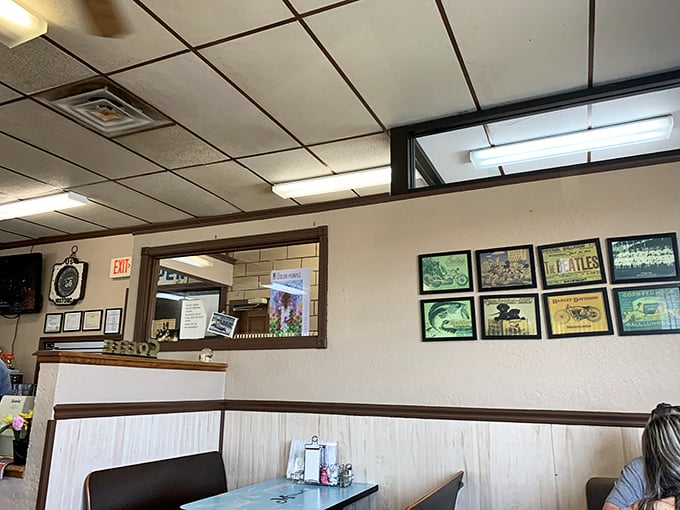 Simple d&eacute;cor with American flag pride. No reclaimed wood or exposed ductwork &ndash; just clean, welcoming space for serious eating.