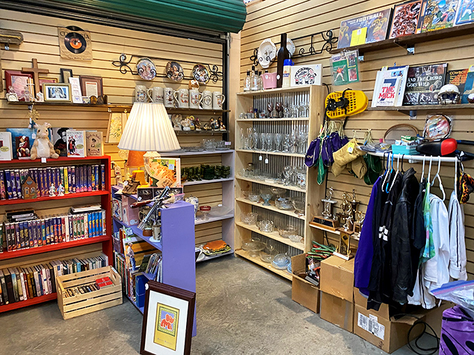 This booth is what happens when your eccentric aunt's attic explodes&mdash;glassware, figurines, and treasures arranged with the loving care of someone who knows their value.