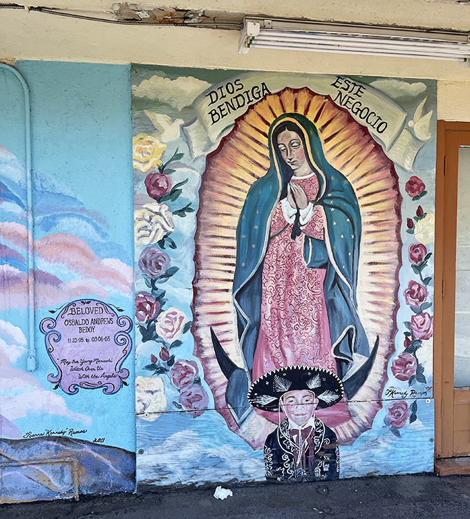 That mural watches over diners like a colorful guardian angel of good taste and full stomachs.
