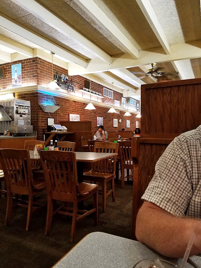 Exposed beams and brick walls create the perfect backdrop for serious eating. No distracting d&eacute;cor&mdash;just an environment built for focusing on your food.