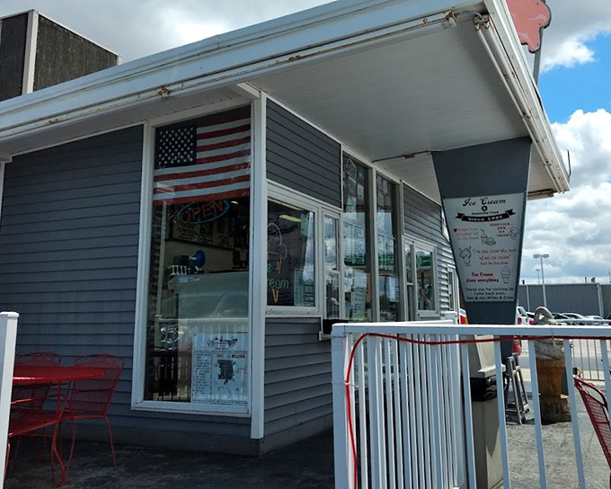 Al fresco dining, drive-in style. Simple pleasures taste better with a side of fresh air and community.