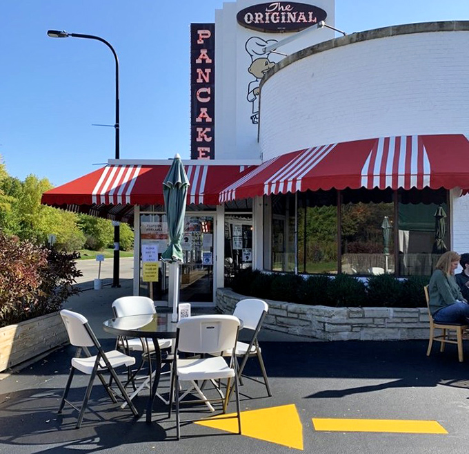 Pandemic-era outdoor dining proves that not even a global crisis can stand between Chicagoans and their beloved pancakes.