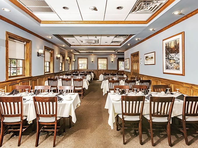 A dining room that manages to feel both spacious and intimate&mdash;like your favorite aunt's house, if your aunt were an exceptional restaurateur.