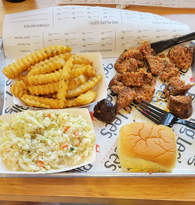 A platter that says, "You made good choices today." The crinkle fries and coleslaw provide the illusion of balance.