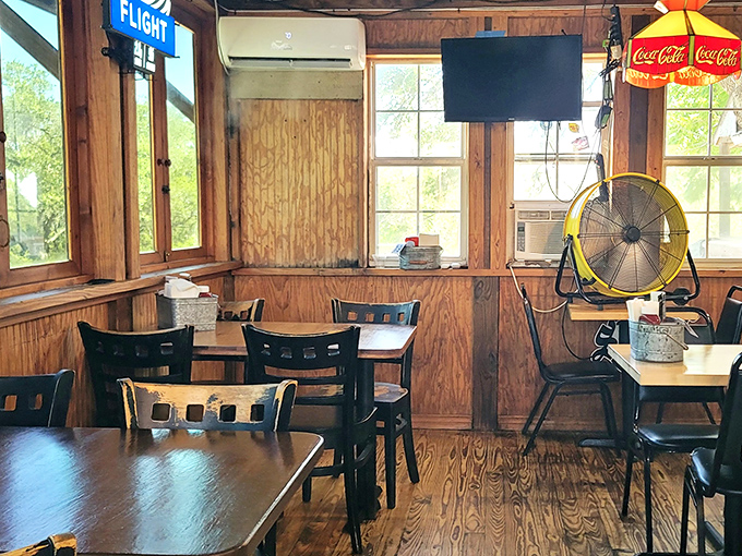 Simple wooden tables bathed in natural light create the perfect stage for the star attraction: burgers that have achieved cult status.