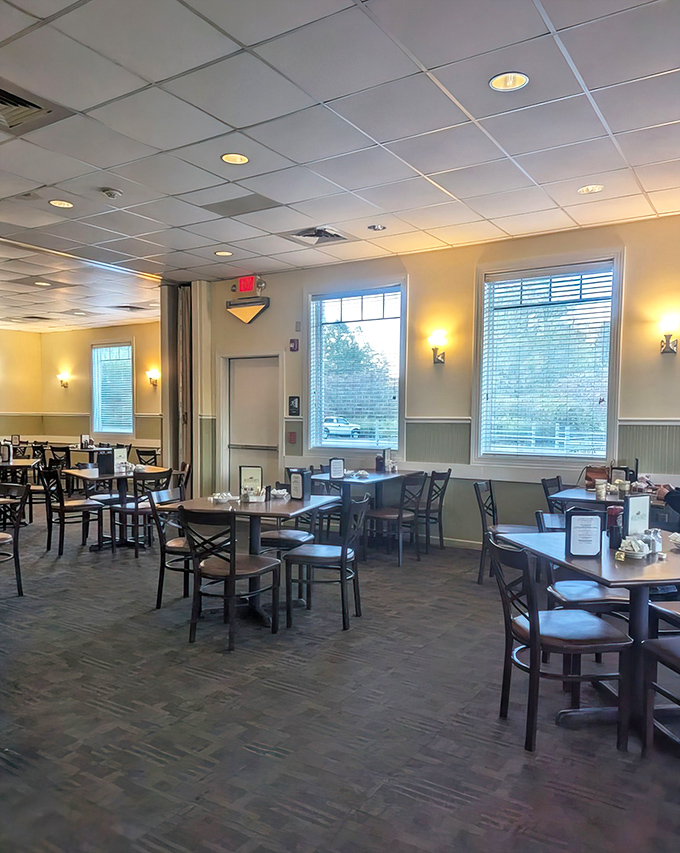 The dining room at Bingham's &ndash; where strangers become friends united by the universal language of "mmmmm."