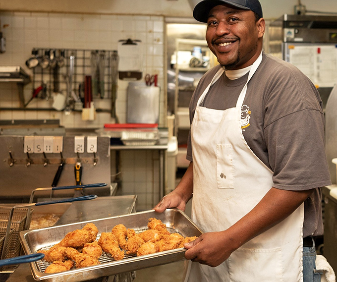 The kitchen maestro presents golden treasures fresh from the fryer &ndash; each piece a crispy work of art.