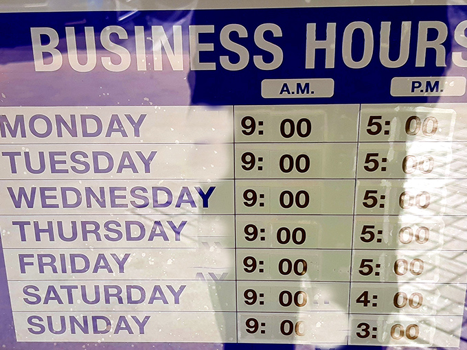 Those business hours tell a story: this is a place that respects tradition, including the sacred Sunday family dinner time.