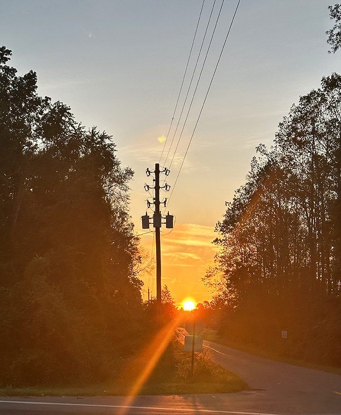 Crestview sunsets paint the sky in hues no filter could improve – nature's nightly show that never charges admission.