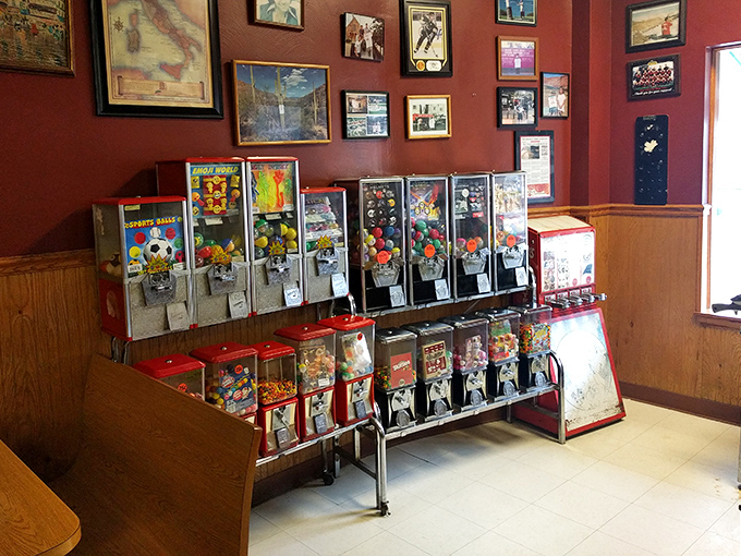 The toy machines that have entertained generations of kids while parents finish "just one more slice." Some treasures cost just a quarter.