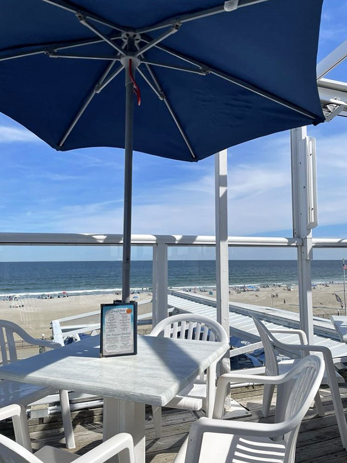 Million-dollar views without the price tag. This is the kind of office cubicle I could get used to.