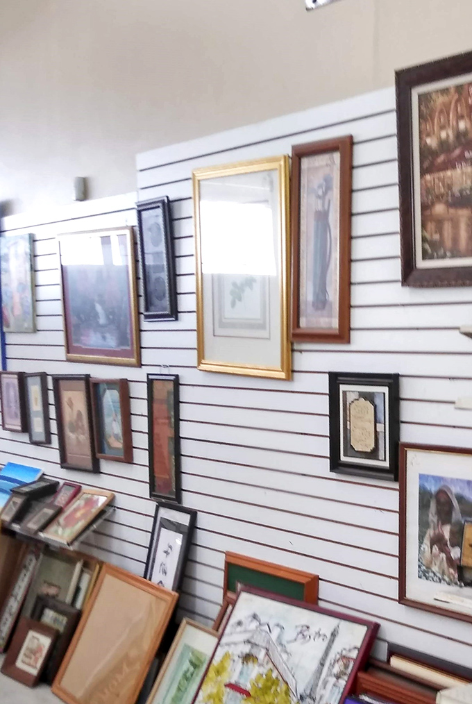 Wall art gallery that rivals some museums, minus the velvet ropes and admission fees. That perfect statement piece is waiting to be discovered.