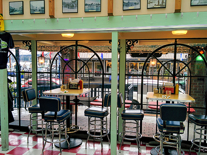 Window-side dining offers front-row seats to Poulsbo's charming street life&mdash;breakfast with a side of people-watching.