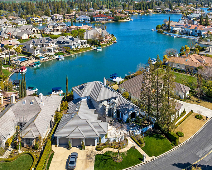 Fresno&rsquo;s waterfront neighborhoods offer a serene escape &mdash; where elegant homes meet peaceful blue waters and everyday life feels like a getaway.