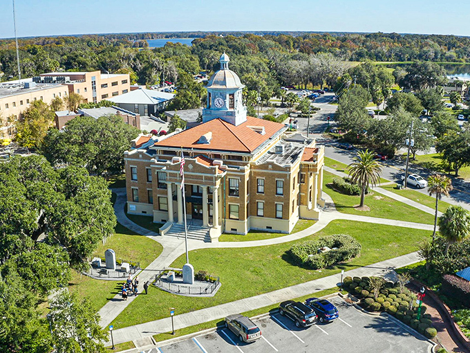 Historic grandeur under Florida skies! Inverness' courthouse stands proud like it's posing for its own postcard.