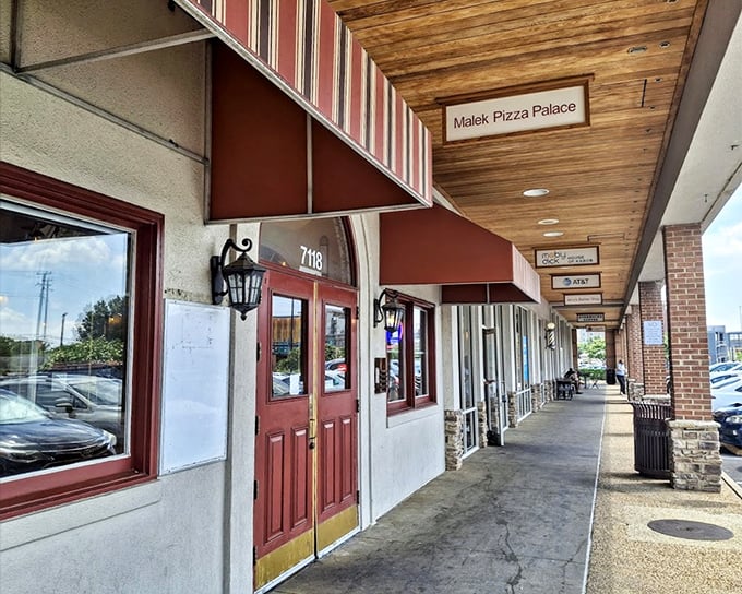 The unassuming strip mall home of Malek's is like pizza's version of Clark Kent &ndash; ordinary outside, super powers inside.