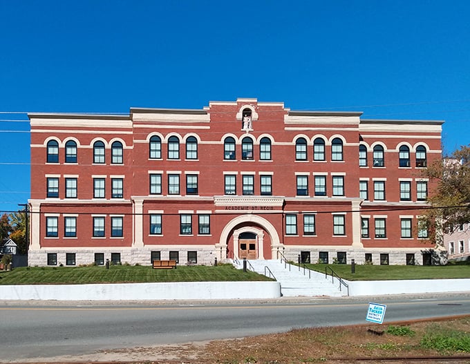 Academie St. Regis's stately red brick fa&ccedil;ade speaks of educational aspirations and generations of Berlin students who passed through its doors.