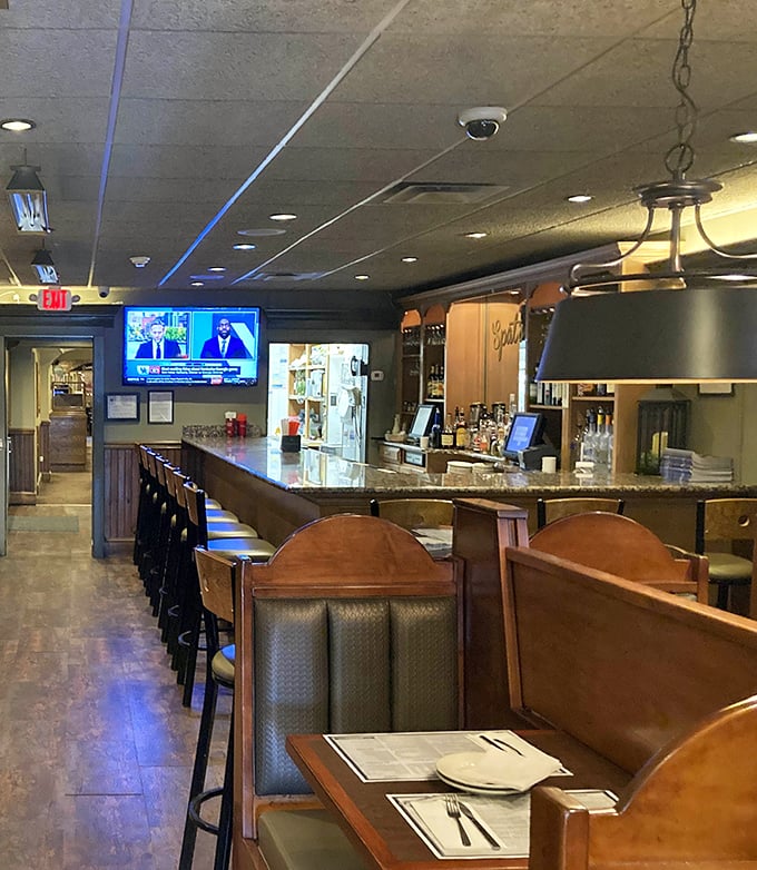 The bar's cozy booths offer the perfect perch for solo diners or couples looking to enjoy a cocktail alongside their pizza and pasta feast.